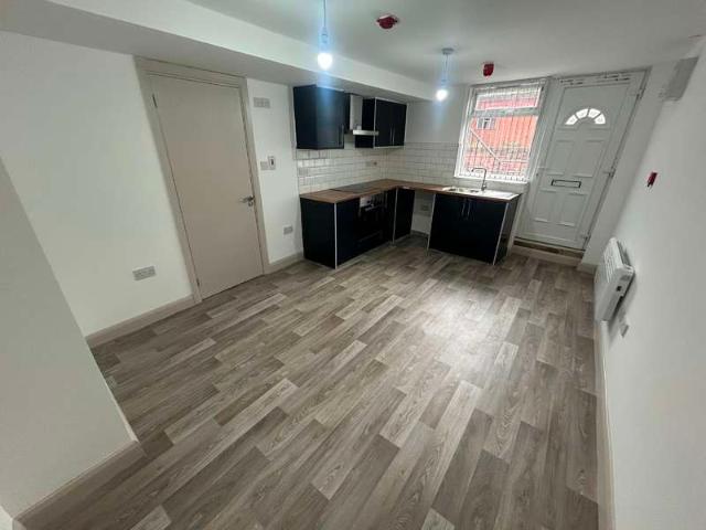 1 Bedroom Studio Flat