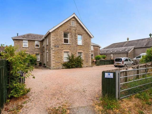 1 Bedroom Studio Flat