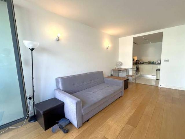 1 Bedroom Studio Flat