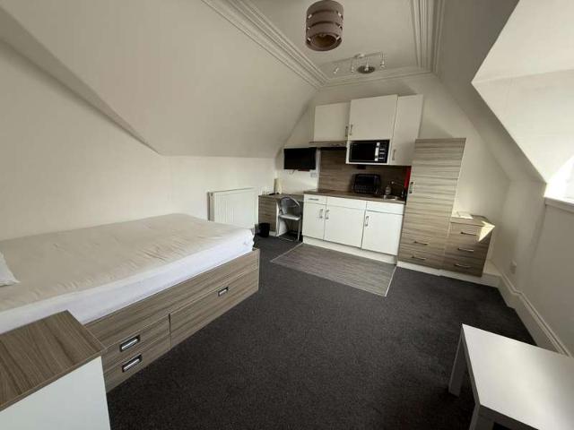 1 Bedroom Studio Flat