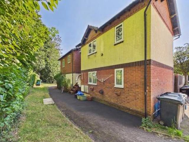 1 bedroom Studio flat To Let