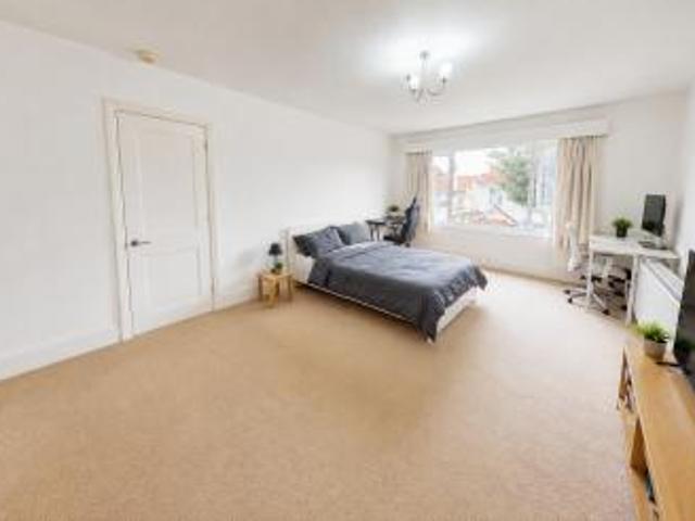 1 bedroom Studio flat To Let