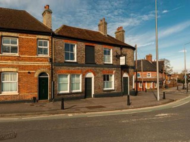 1 bedroom Studio flat To Let