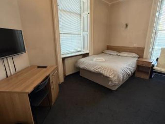 1 bedroom Studio flat To Let