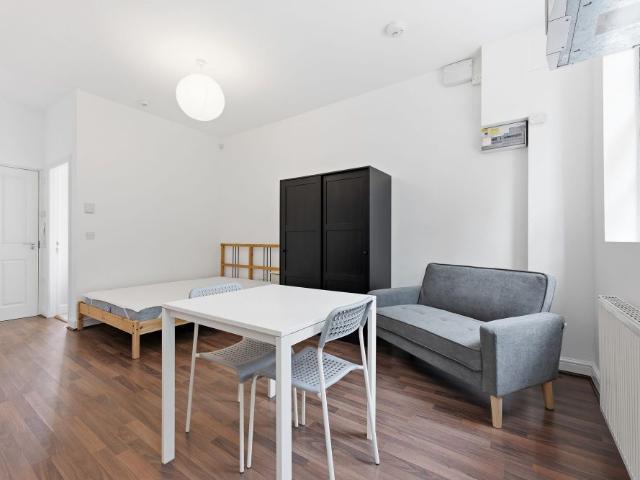 1 bedroom Studio Flat to rent