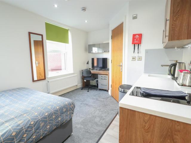 1 bedroom Studio flat to rent