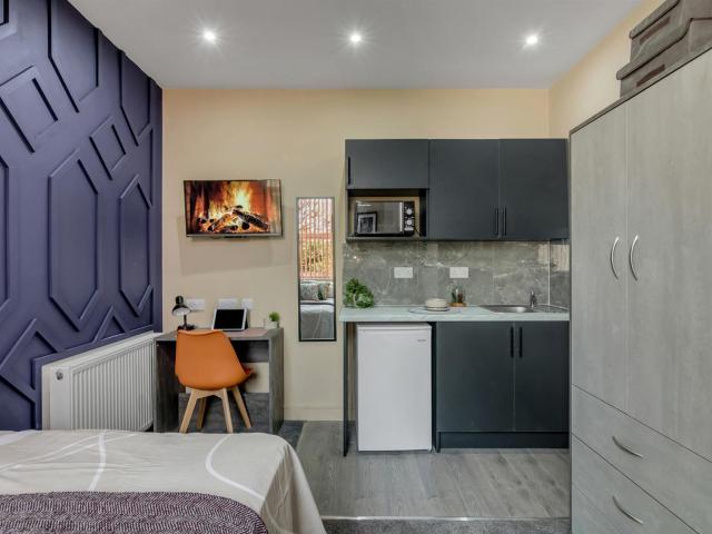 1 bedroom Studio flat to rent