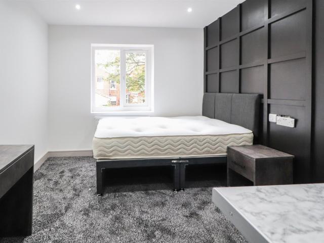 1 bedroom Studio flat to rent