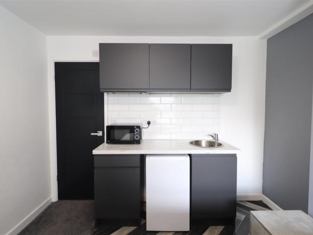 1 bedroom Studio flat to rent