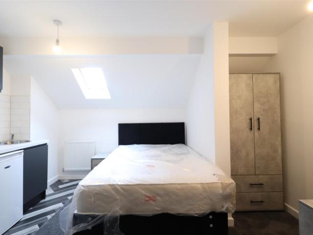 1 bedroom Studio flat to rent