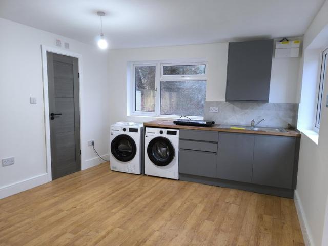 1 Bedroom Studio House Hounslow West