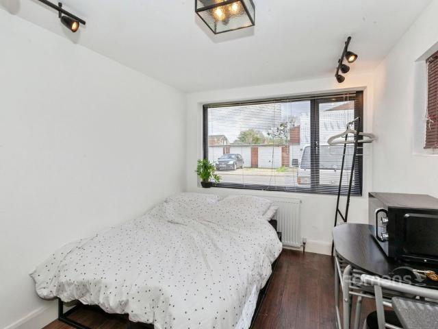 1 bedroom studio to rent