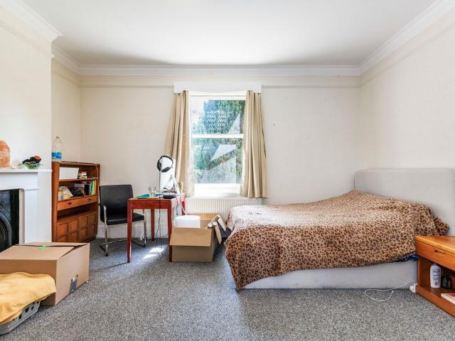 1 bedroom studio to rent Albion Road, Sutton, SM2