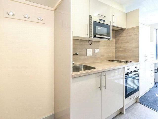 1 bedroom studio to rent Fawcett Road, Southsea, Hampshire, PO4