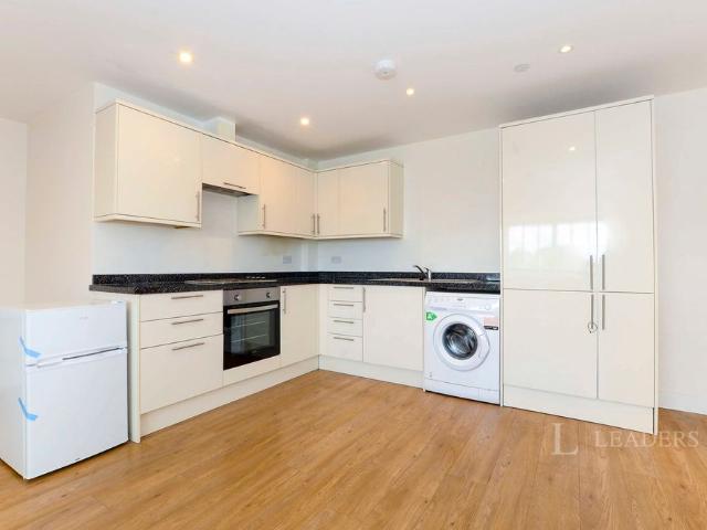 1 bedroom studio to rent High Street North, Dunstable, LU6