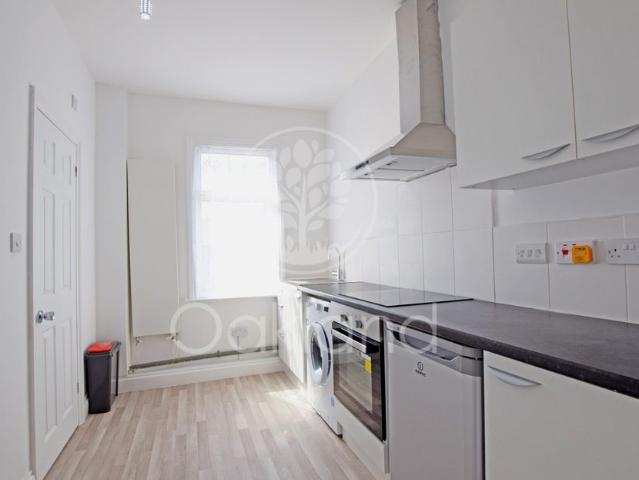 1 Bedroom Studio To Rent in Ashgrove Road, Goodmayes, IG3