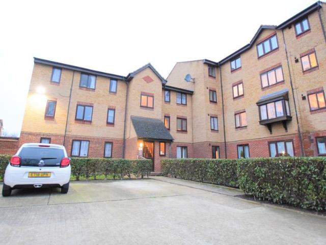 1 Bedroom Studio To Rent in Plumtree Close, Dagenham, RM10