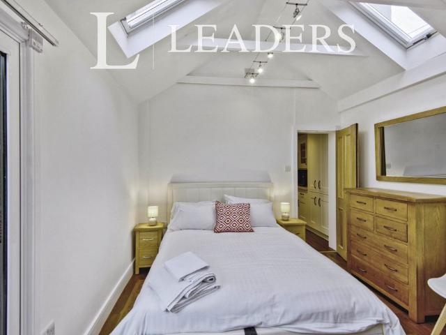 1 bedroom studio to rent Queen Street, Warley, Brentwood, Essex, CM14