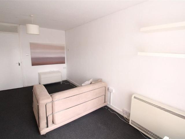 1 bedroom studio to rent Trent Road, Luton, Bedfordshire, LU3