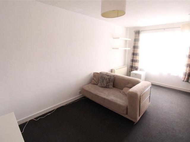 1 bedroom studio to rent Trent Road, Luton, Bedfordshire, LU3