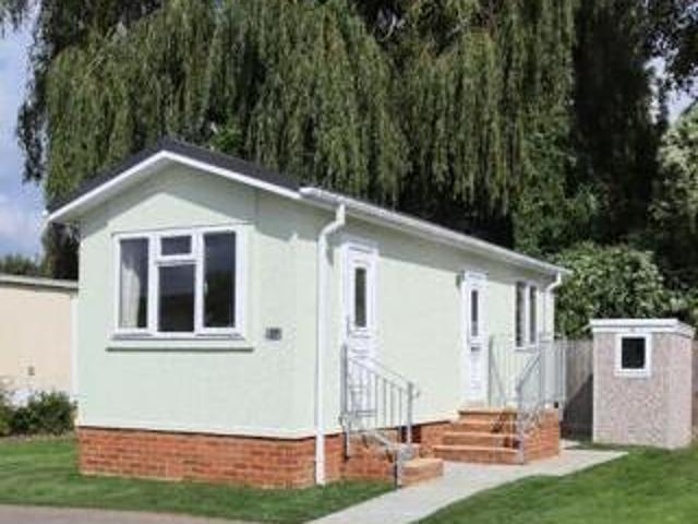 1 Bedroom Park Home For Sale In Sandhurst, Berkshire