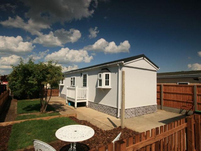 1 bedroom park home for sale