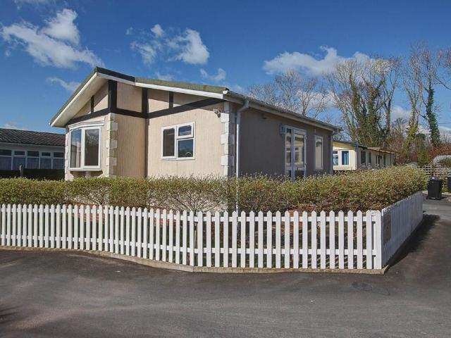 1 bedroom park home to rent