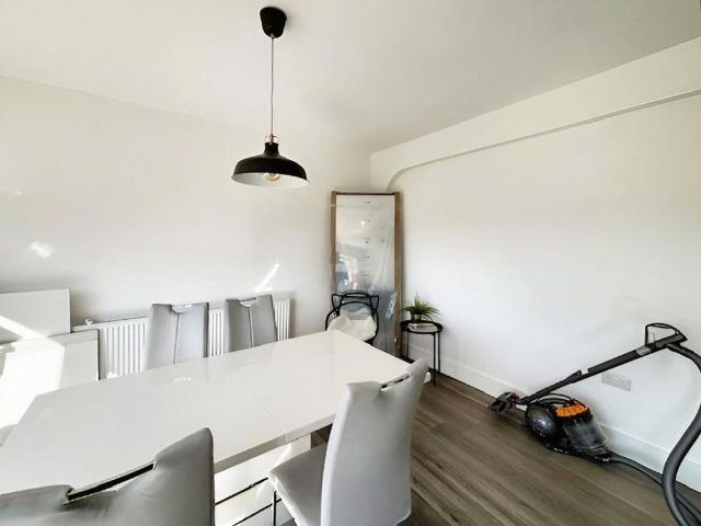 1 bedroom parking to rent