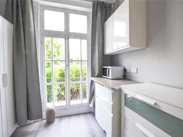 1 bedroom parking to rent
