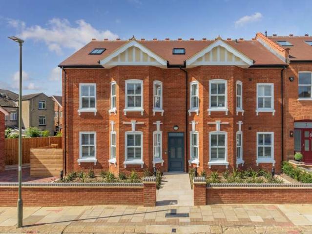 1 Bedroom Penthouse Flat