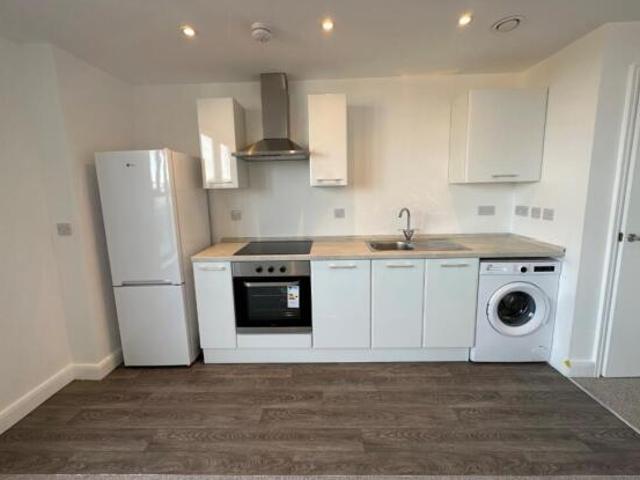 1 bedroom penthouse for rent in One Bedroom Penthouse with terrace, Hawthorne Apartment, Stockwood Gardens, LU1