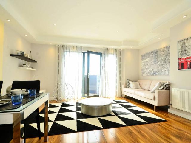 1 Bedroom Penthouse for Rent in Imperial Drive | Foxtons