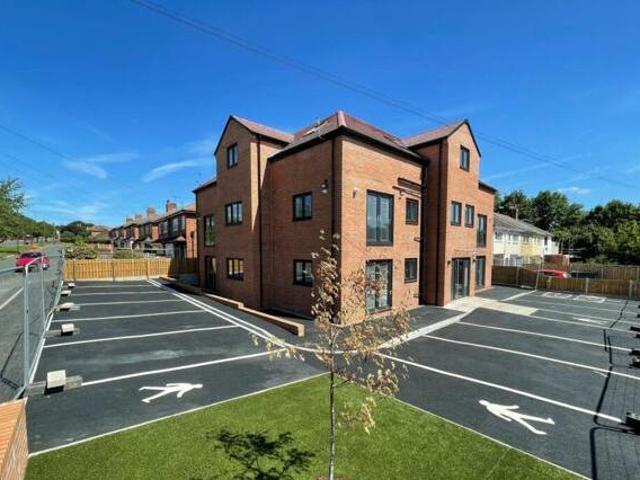 1 Bedroom Penthouse For Rent In Lofthouse, West Yorkshire
