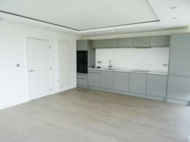 1 bedroom penthouse for rent in Tallis House, Fair Acres, Brom.