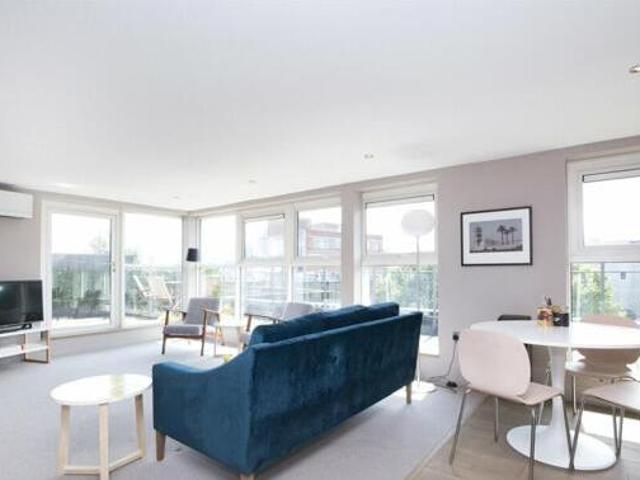 1 Bedroom Penthouse For Sale In Islington, London