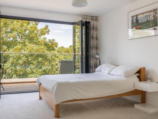 1 bedroom penthouse for sale in Knoll Rise, Kent, BR6