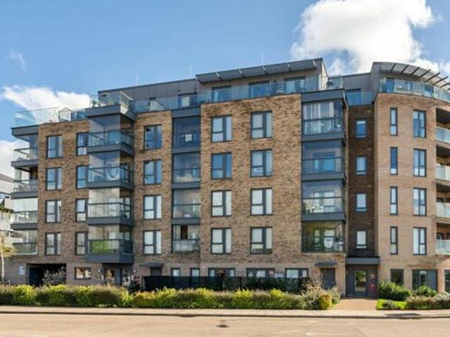 1 Bedroom Penthouse For Sale In London
