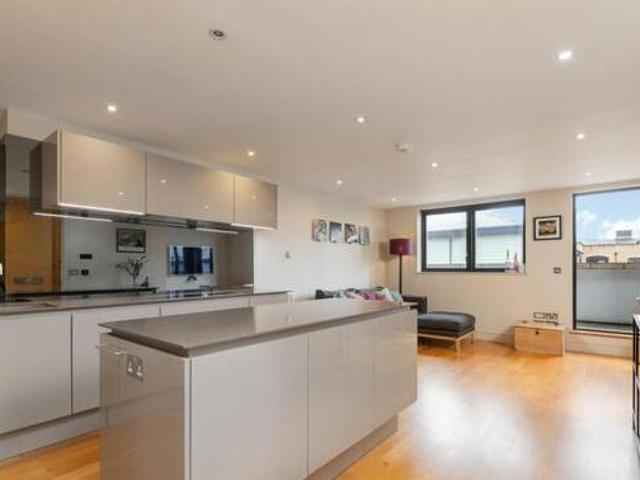 1 Bedroom Penthouse For Sale In 1 Cayenne Court, London