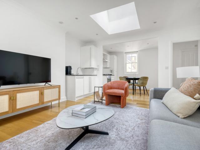 1 Bedroom Penthouse To Let in London, WC2N