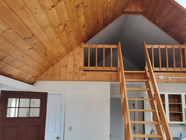 1 Bedroom plus loft Convenient to Downtown Wolfeboro!