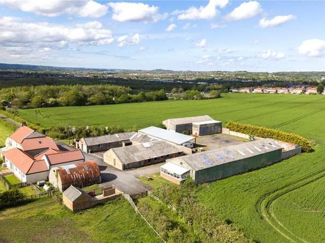 Plot Commercial