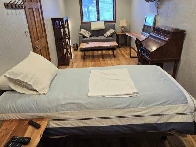 1 Bedroom, Private Bath, Much More