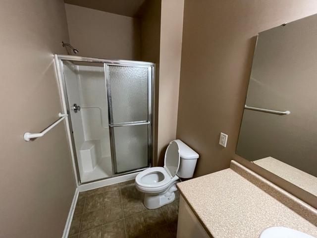 1 BEDROOM & PRIVATE BATH FOR RENT IN LUXURY CRANBERRY TWP. UNIT $750/MONTH + 1/2 UTILITIES!