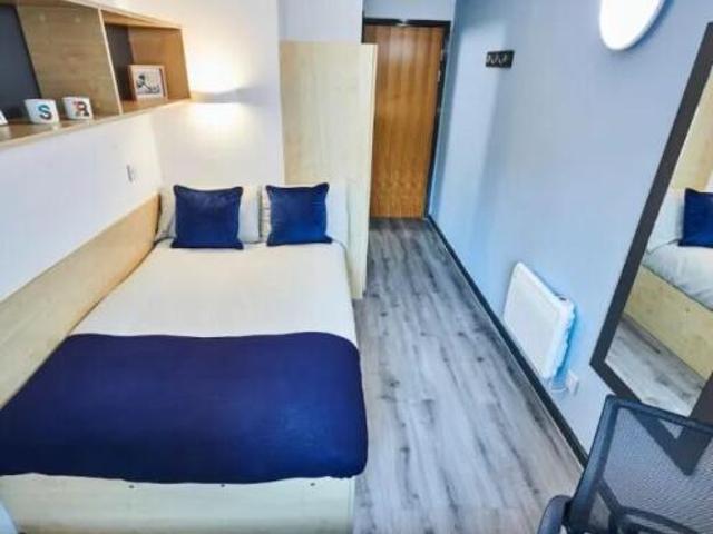 1 bedroom private hall for rent in 20 Daulby St, L3