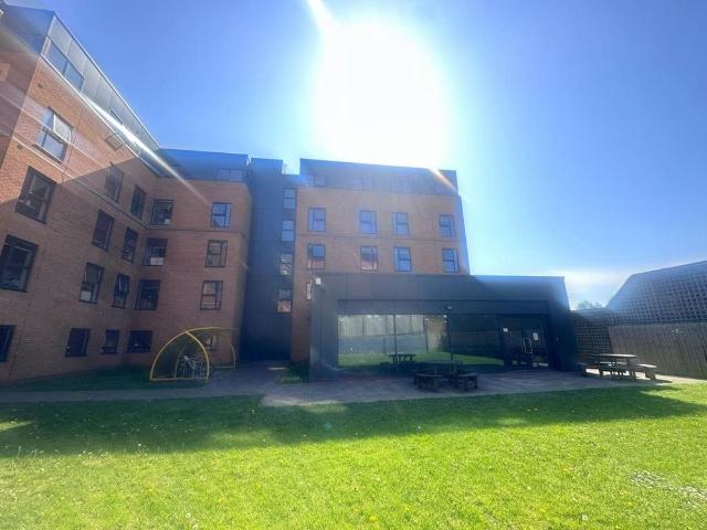 1 bedroom private hall to rent