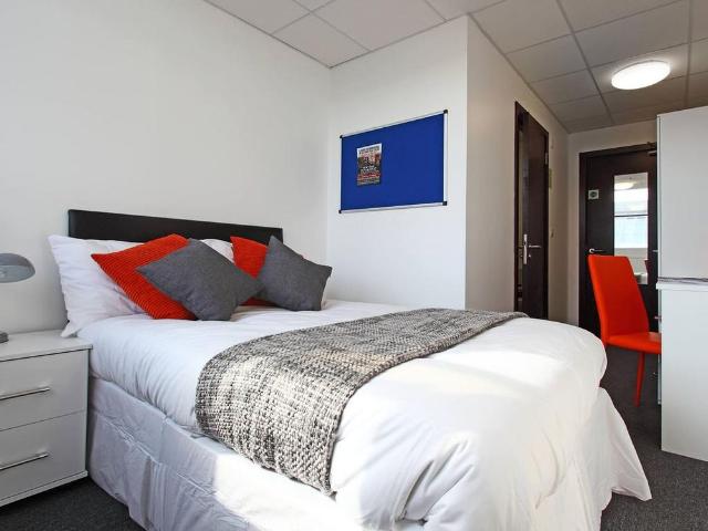 1 bedroom private hall to rent