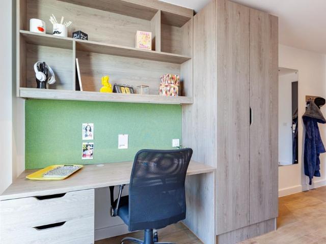 1 bedroom private hall to rent