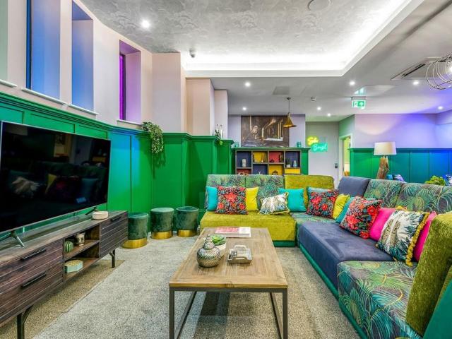 1 bedroom private hall to rent