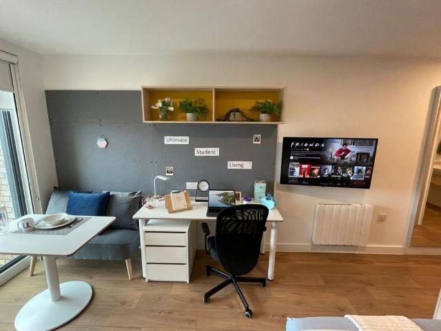 1 bedroom private hall to rent