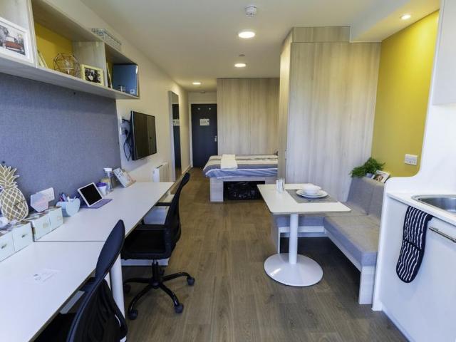 1 bedroom private hall to rent